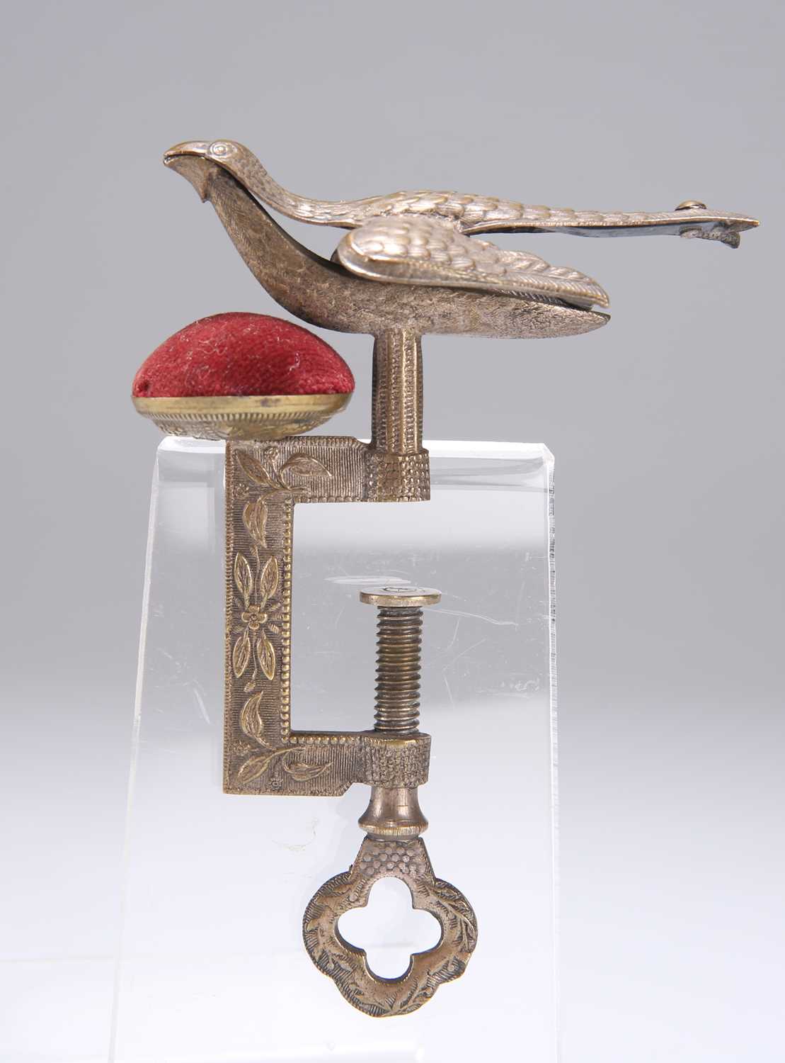 Lot 731 - A VICTORIAN GILT-METAL HEMMING BIRD SEWING