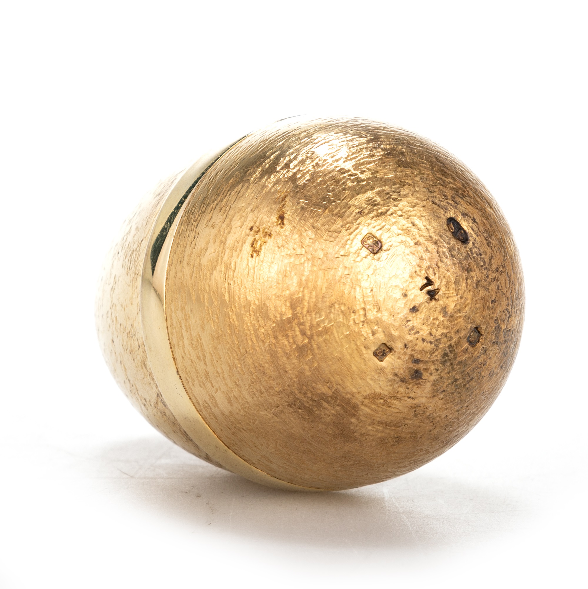 Lot 273 - STUART DEVLIN: AN ELIZABETH II SILVER-GILT