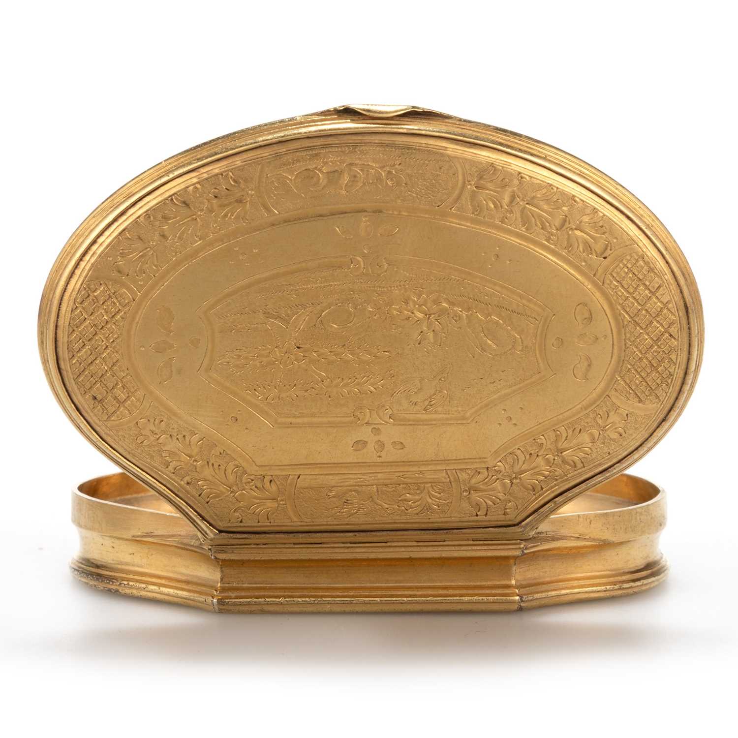 Lot 171 - AN 18TH CENTURY GILT-METAL SNUFF BOX, CIRCA