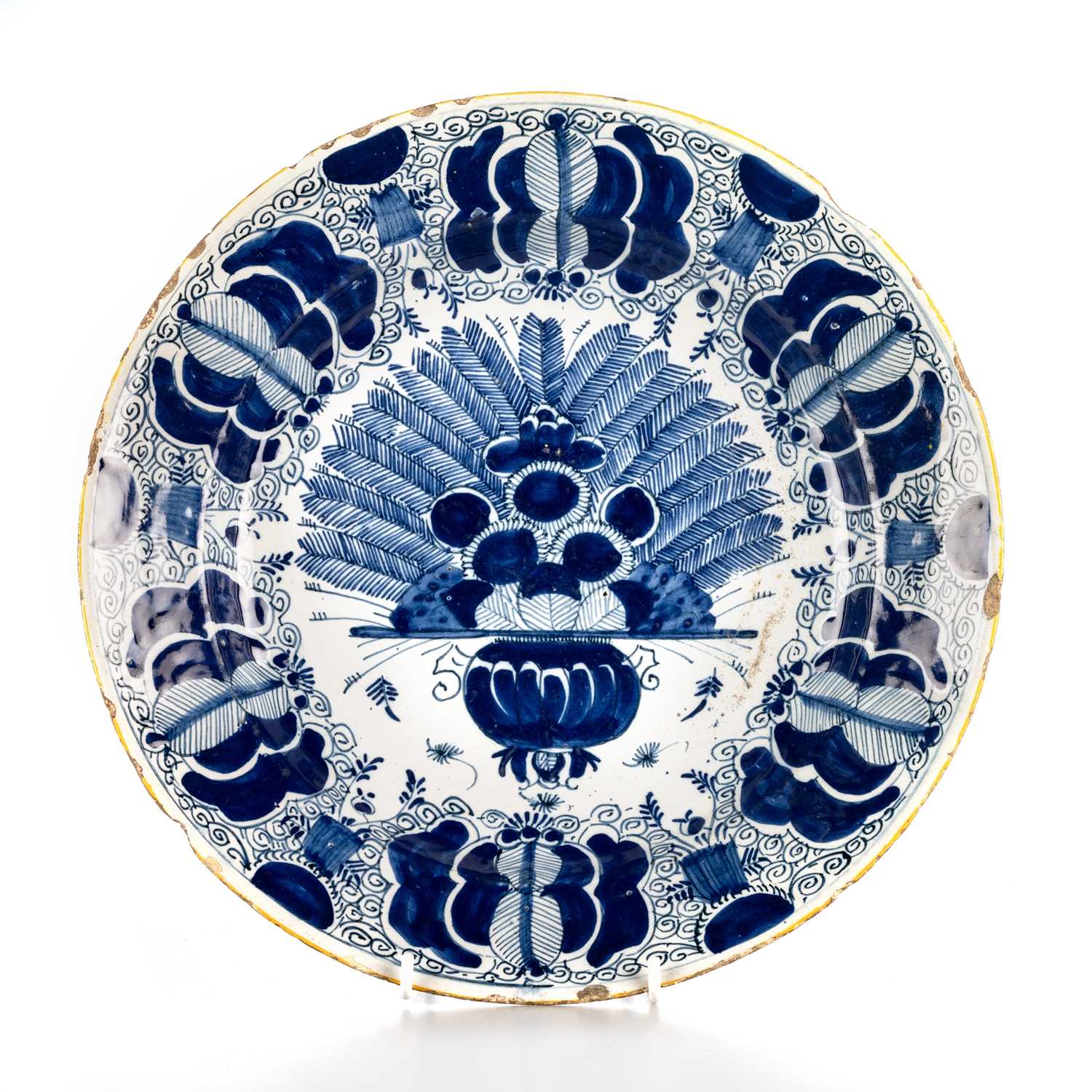Lot 30 - A DUTCH DELFT DISH, SECOND HALF 18TH CENTURY