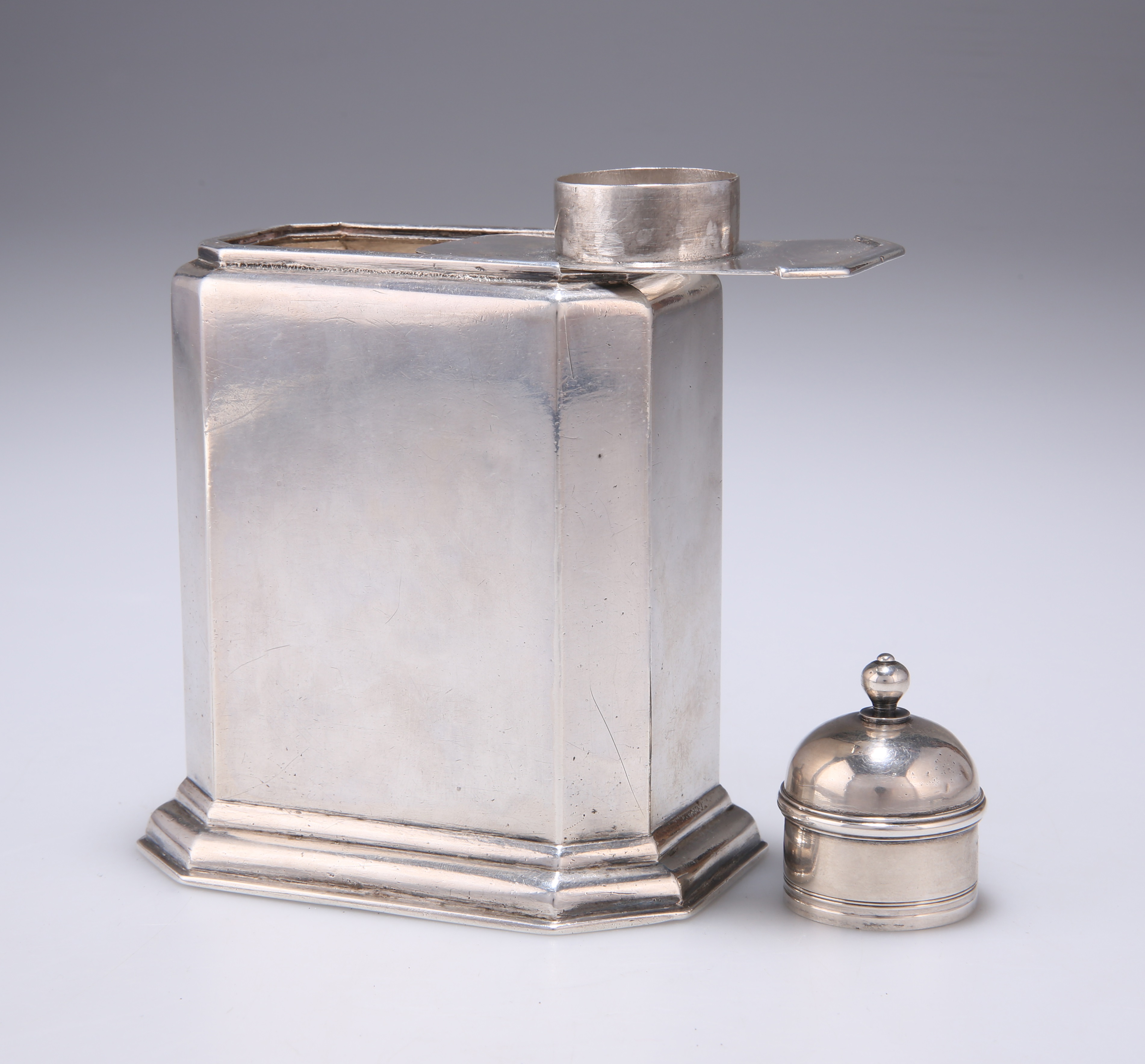 Lot 360 - A GEORGE II SILVER TEA CADDY