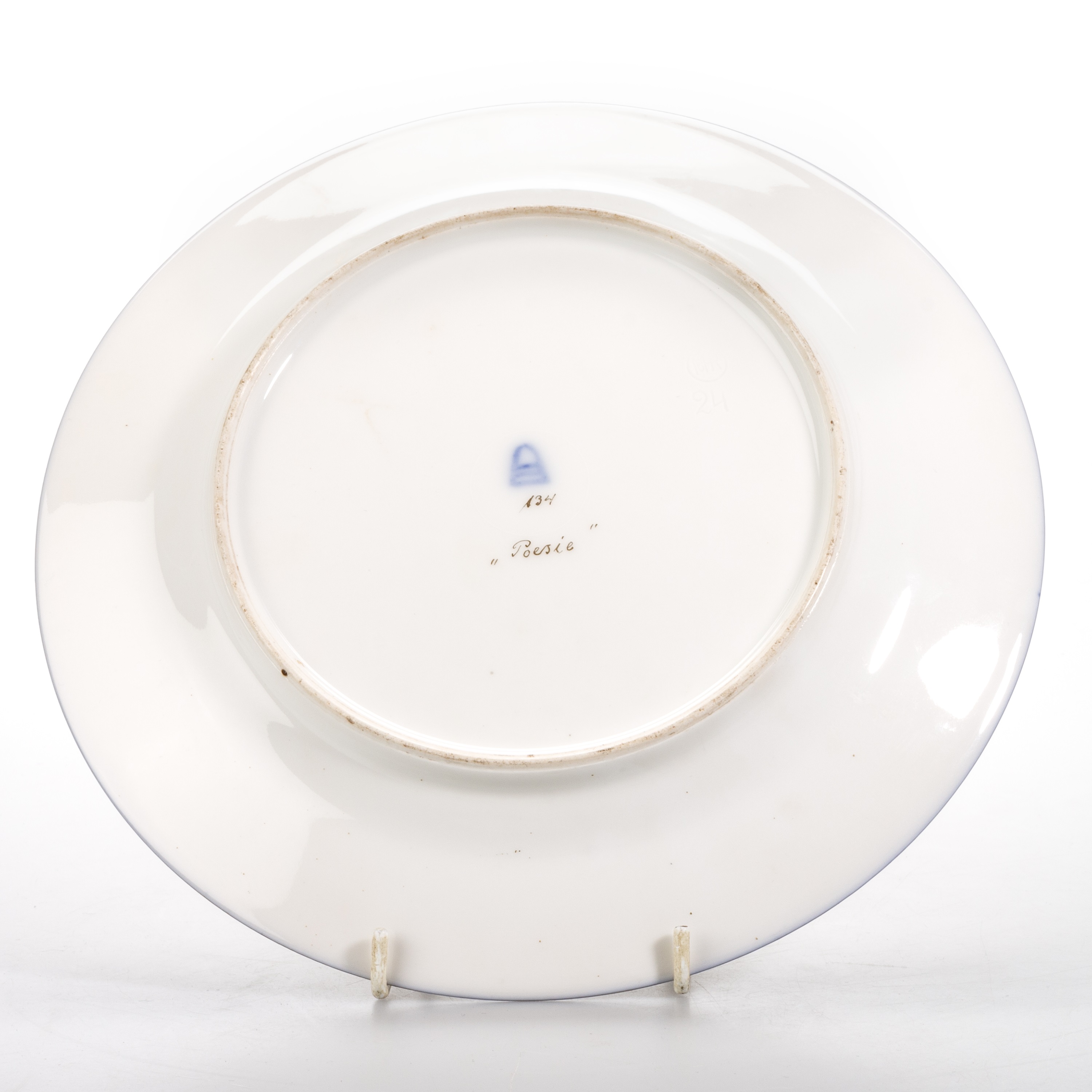 Lot 35 - A VIENNA PORCELAIN PLATE, 19TH CENTURY