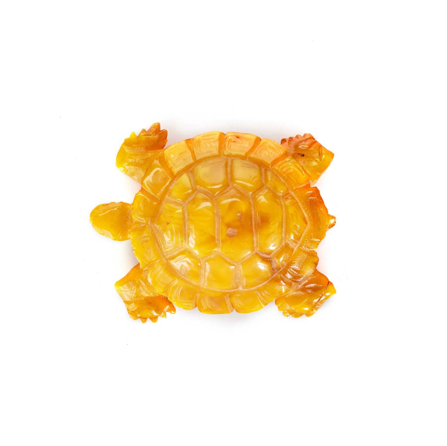 Lot 170 - A CHINESE AMBER CARVING OF A TURTLE