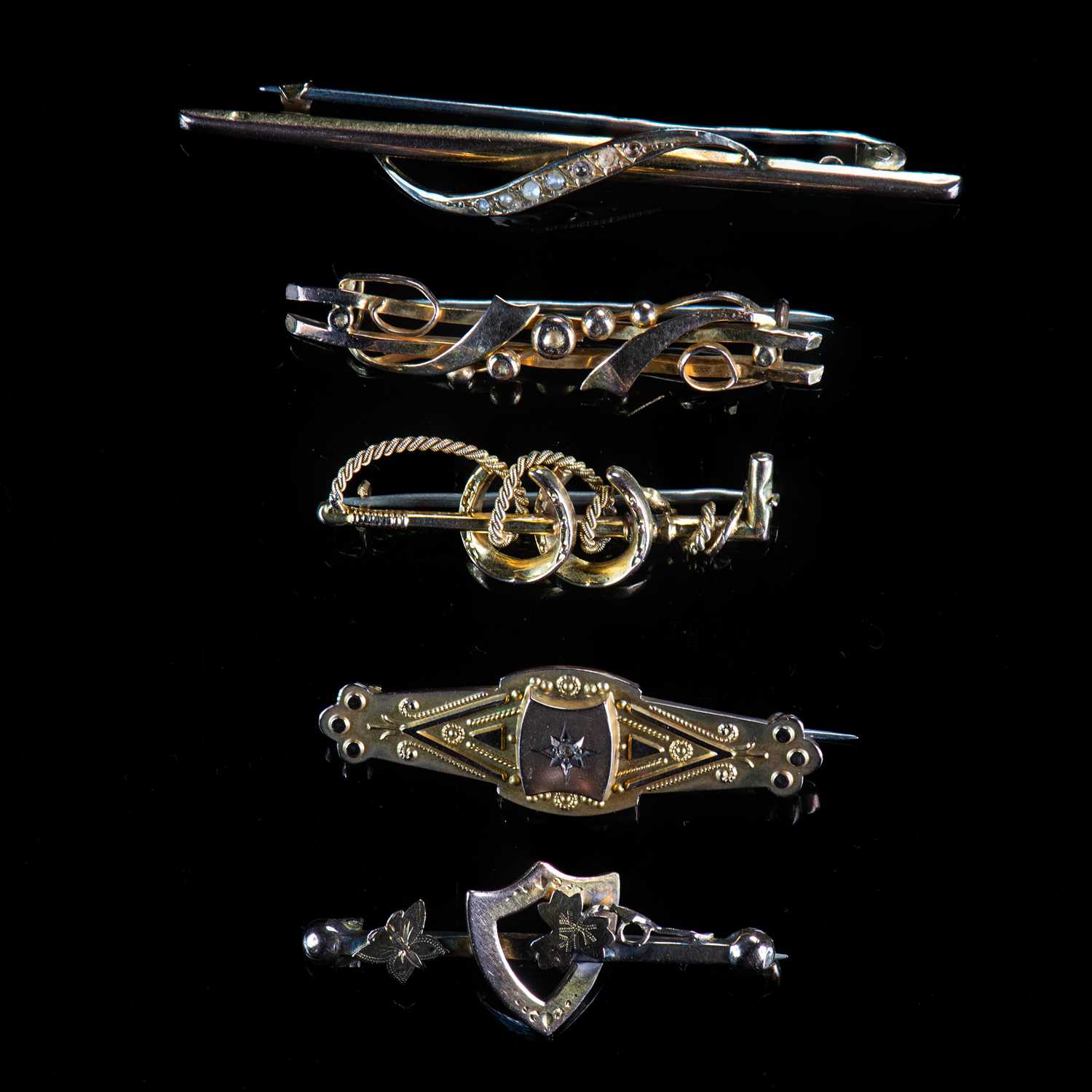 Lot 654 - FIVE 9 CARAT YELLOW GOLD EDWARDIAN BAR