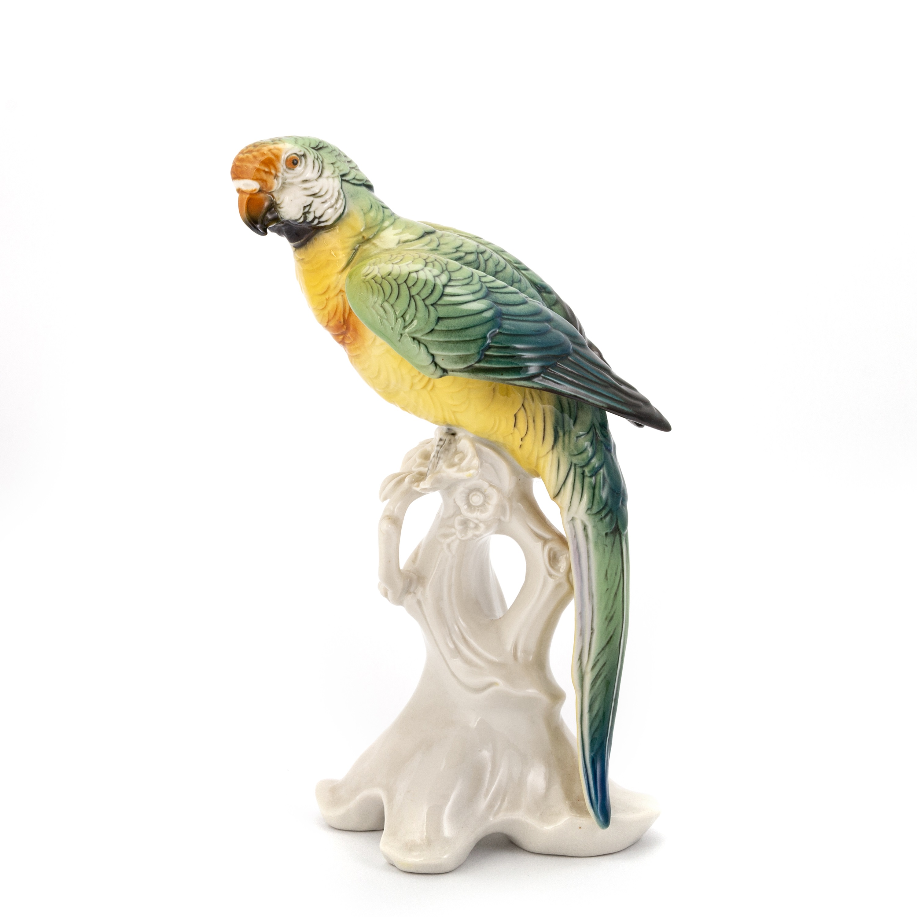 Lot 66 - A PAIR OF GERMAN PORCELAIN MODELS OF PARROTS,