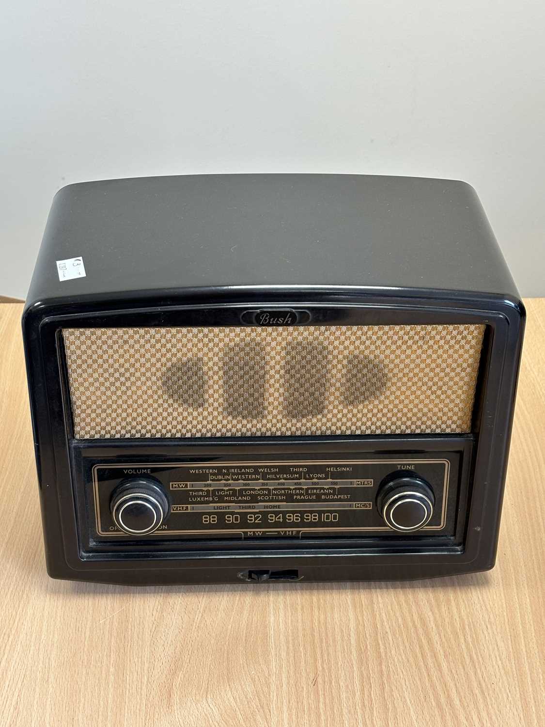Lot 137 - A VINTAGE BUSH VHF 90 RADIO