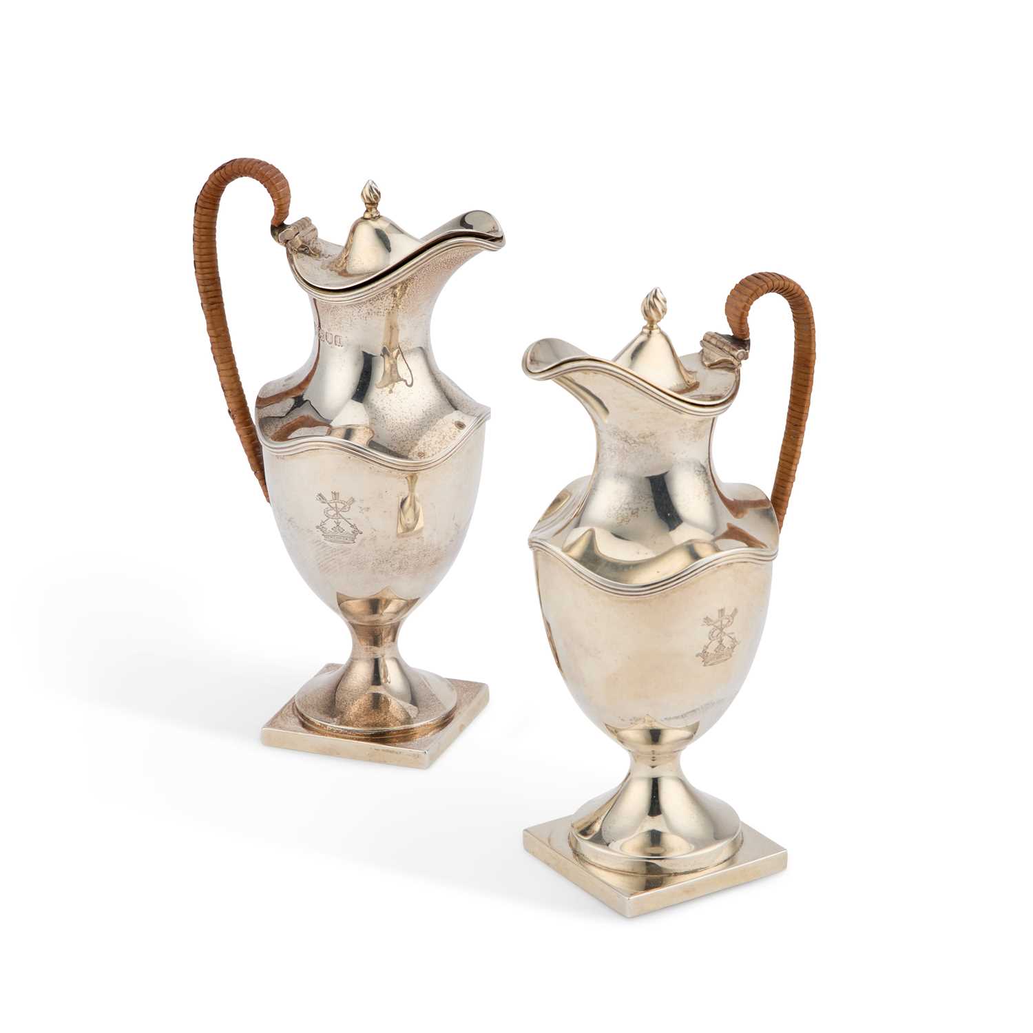Lot 354 - A SMALL PAIR OF EDWARDIAN SILVER JUGS