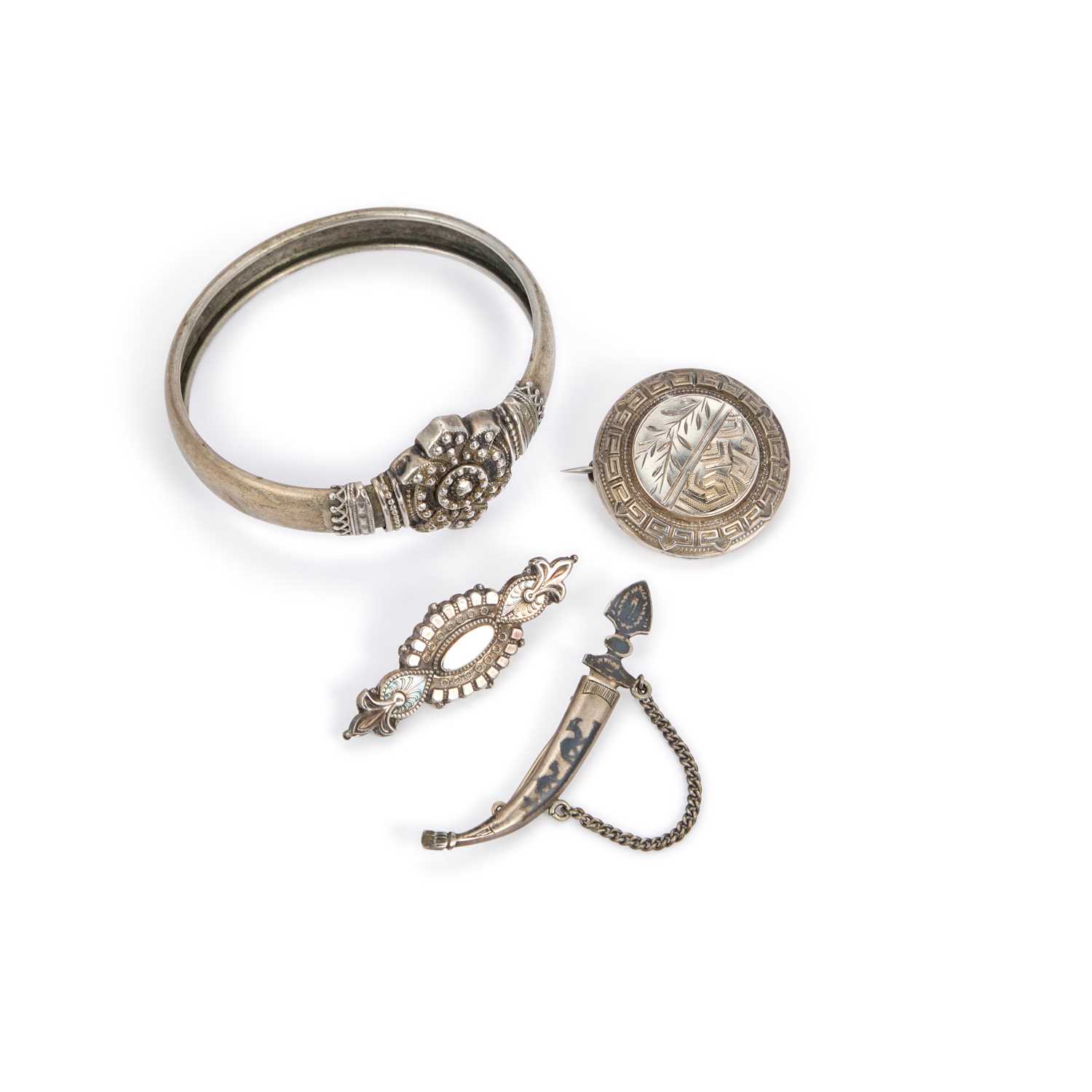 Lot 993 - A GROUP OF 19TH CENTURY JEWELLERY