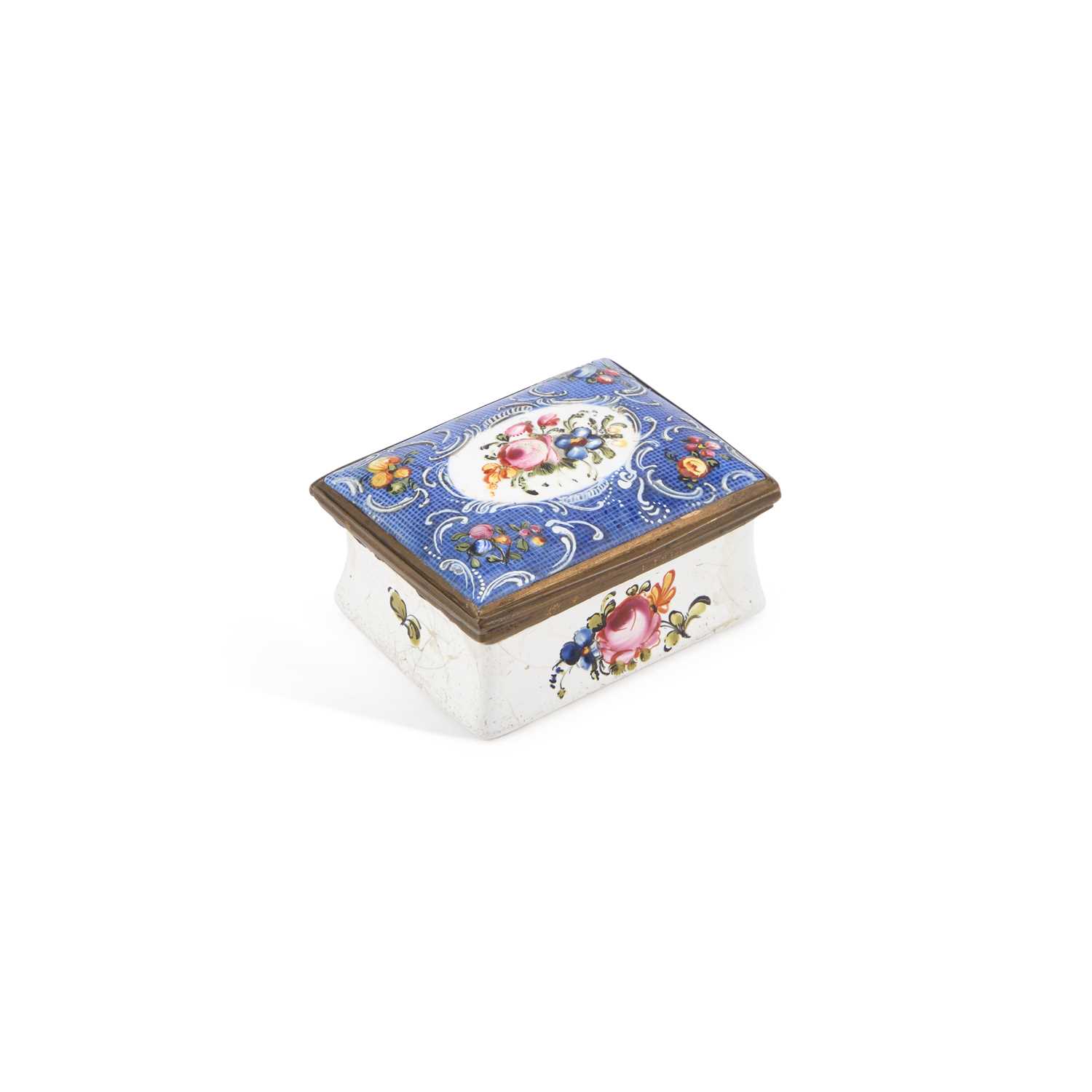 Lot 697 - AN 18TH CENTURY ENGLISH ENAMEL SNUFF BOX