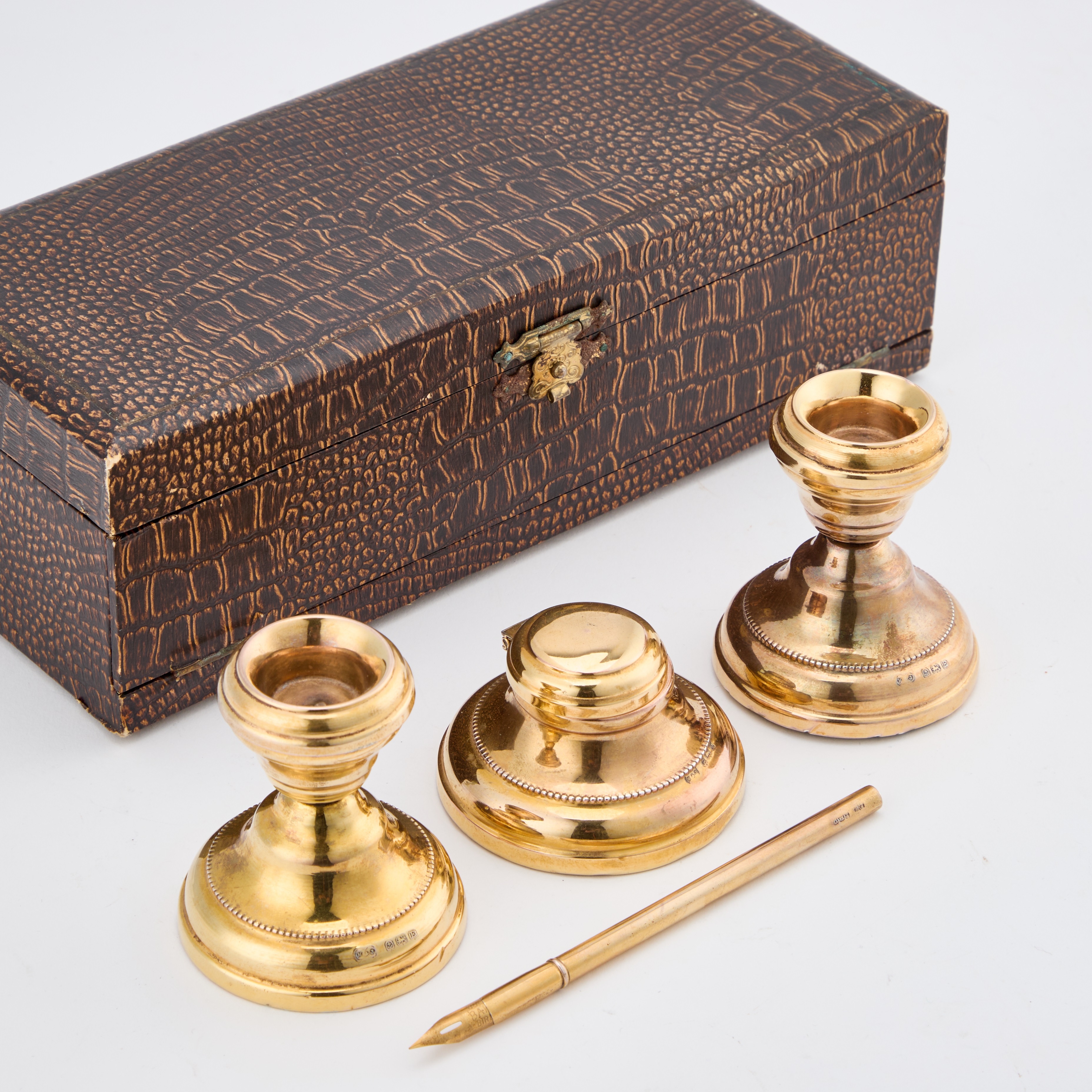 Lot 453 - A GEORGE V SILVER-GILT THREE-PIECE DESK SET