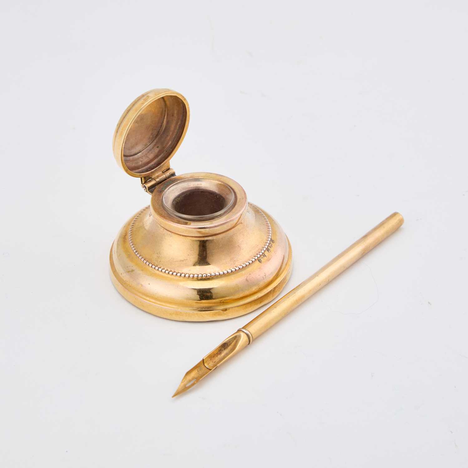 Lot 453 - A GEORGE V SILVER-GILT THREE-PIECE DESK SET