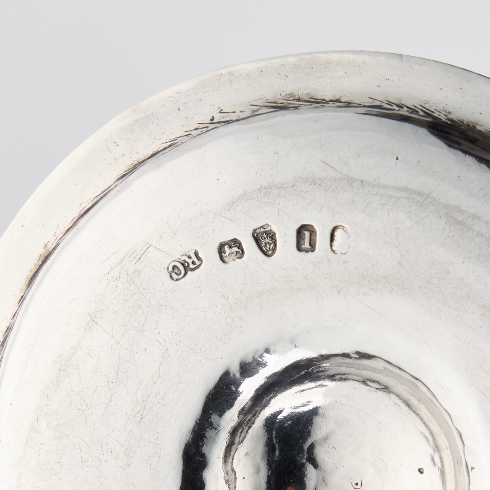 Lot 543 - A GEORGE III SILVER MINIATURE CHAMBERSTICK