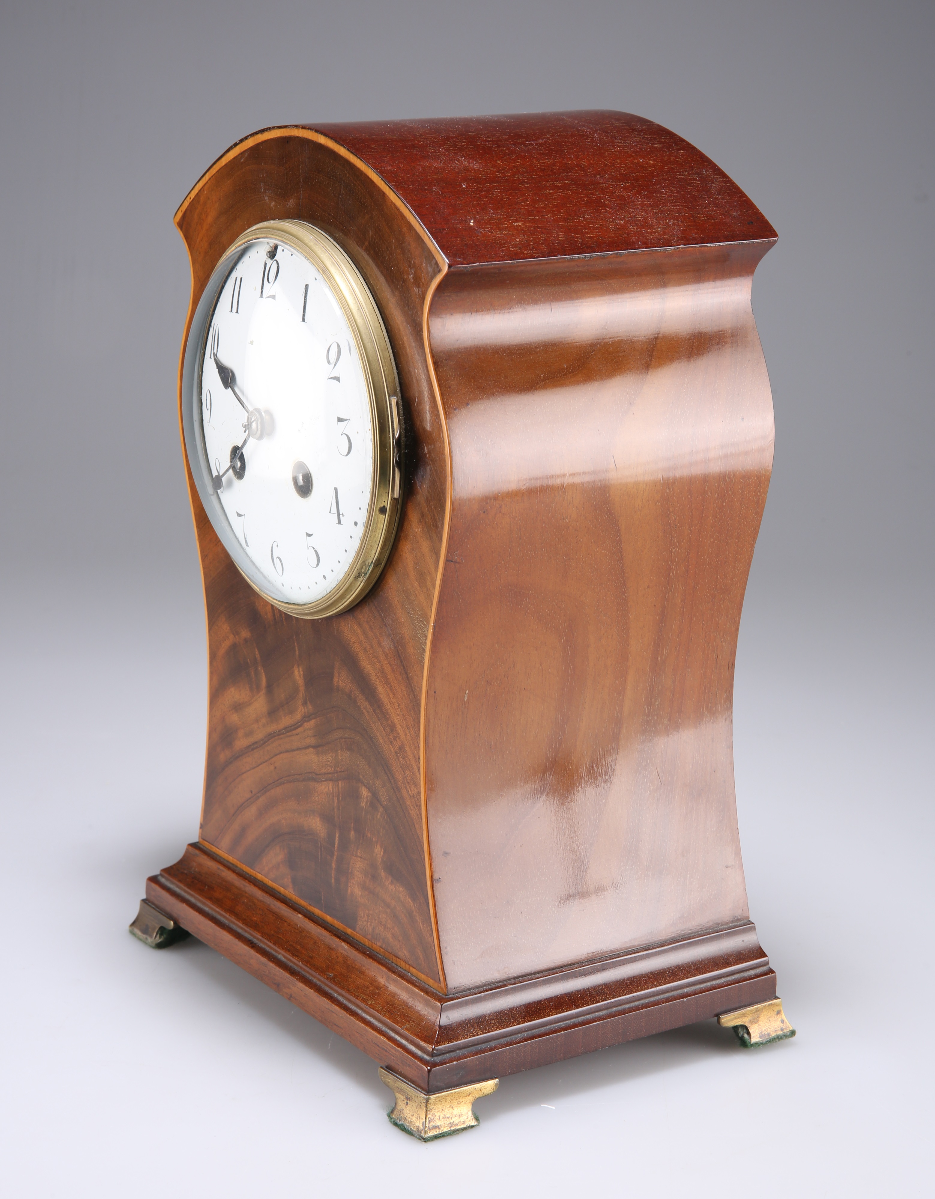 Lot 332 - AN EDWARDIAN MAHOGANY MANTEL CLOCK