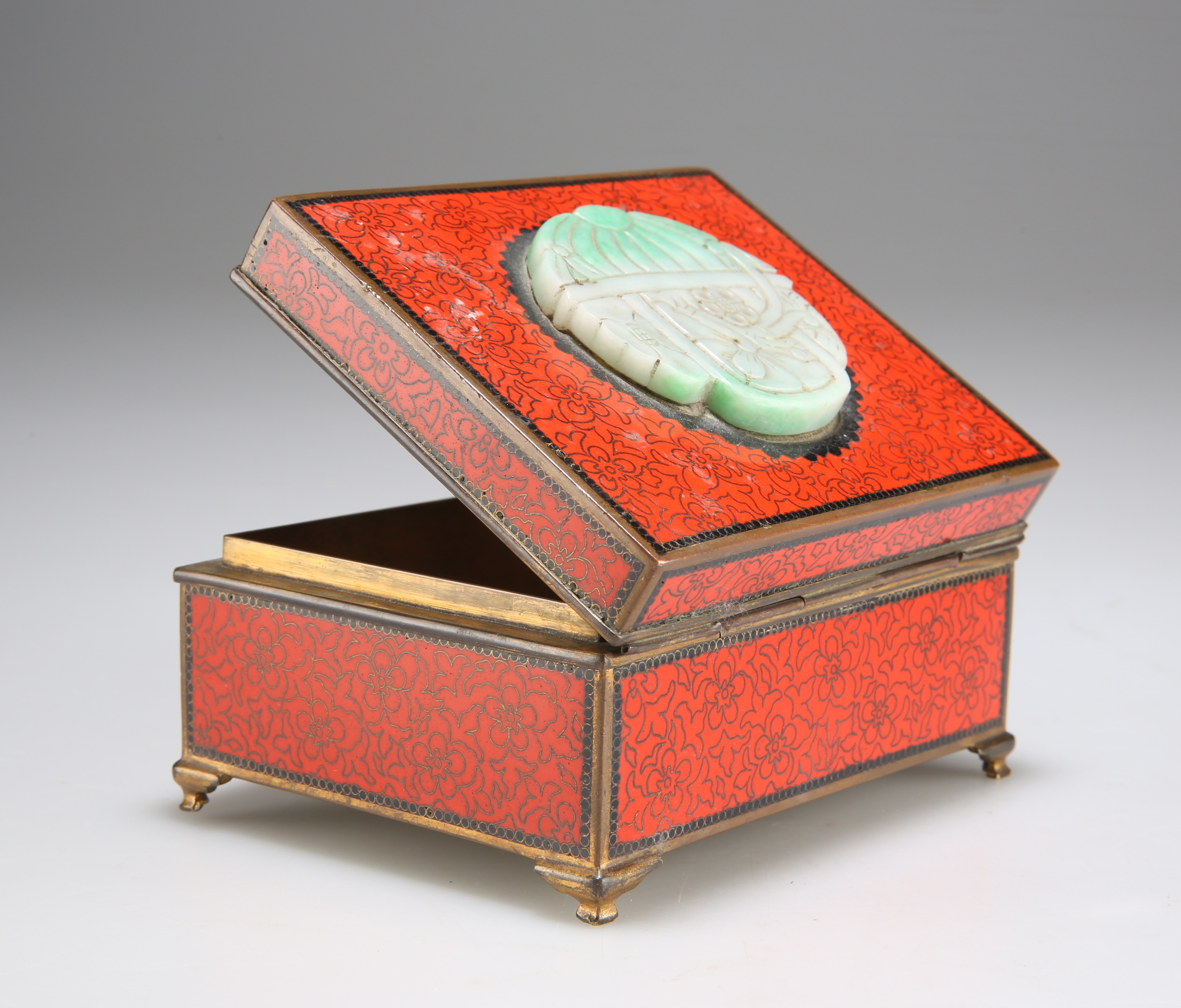 Lot 195 - A JAPANESE ENAMEL BOX, EARLY 20TH CENTURY