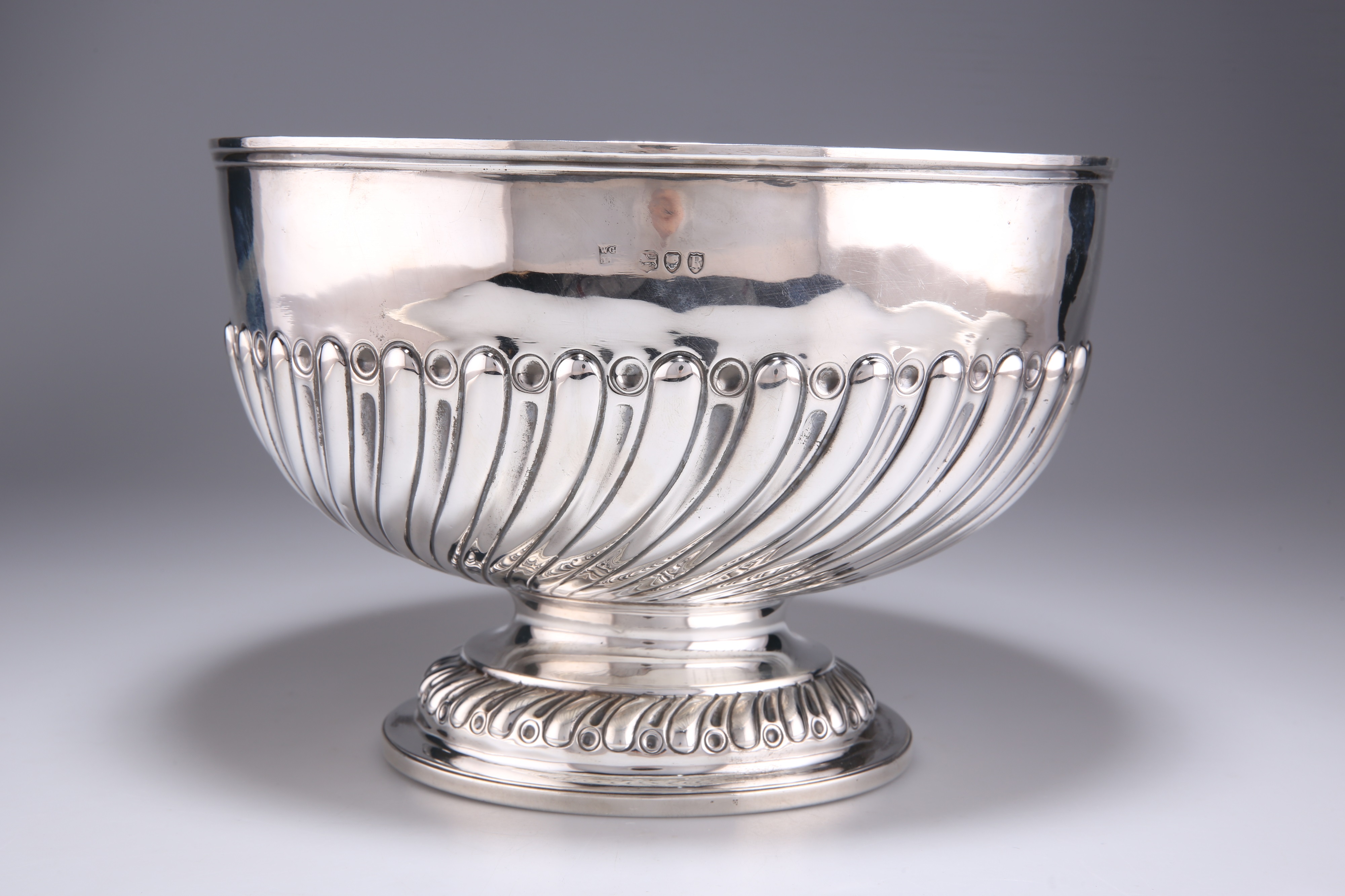 Lot 1189 - A LARGE VICTORIAN SILVER BOWL