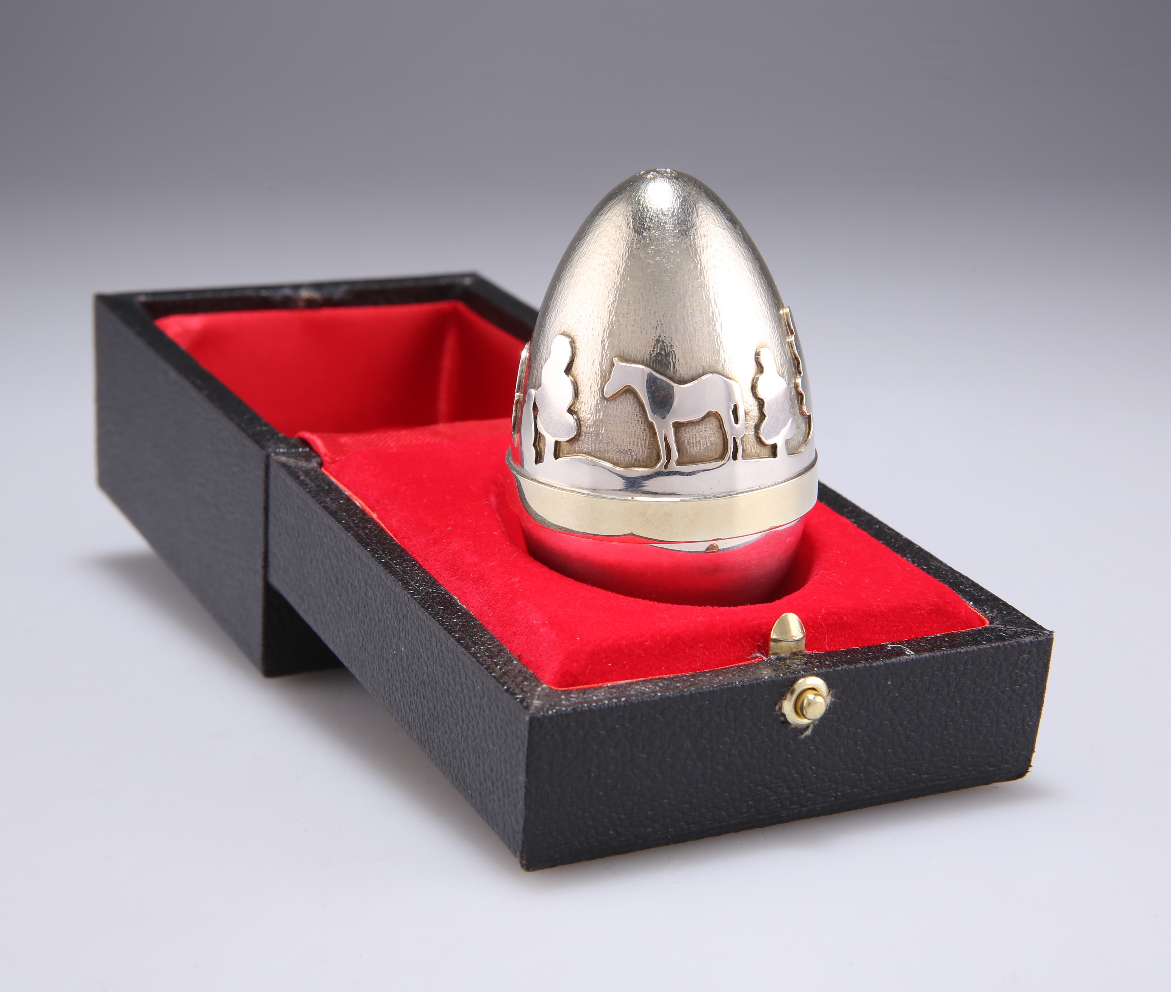 Lot 1357 - STUART DEVLIN: AN ELIZABETH II SILVER-GILT