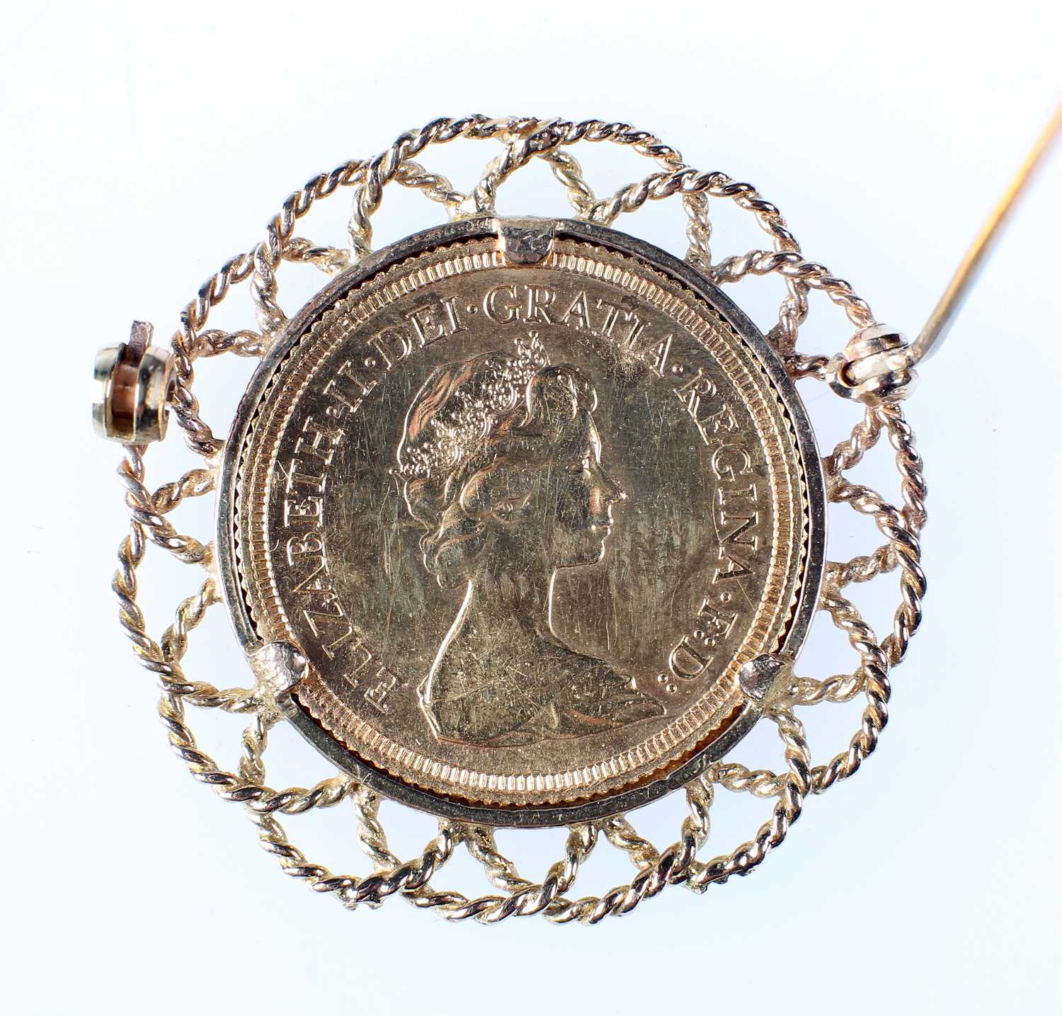 Lot 2038 - ELIZABETH II (1926-2022), 1974 SOVEREIGN