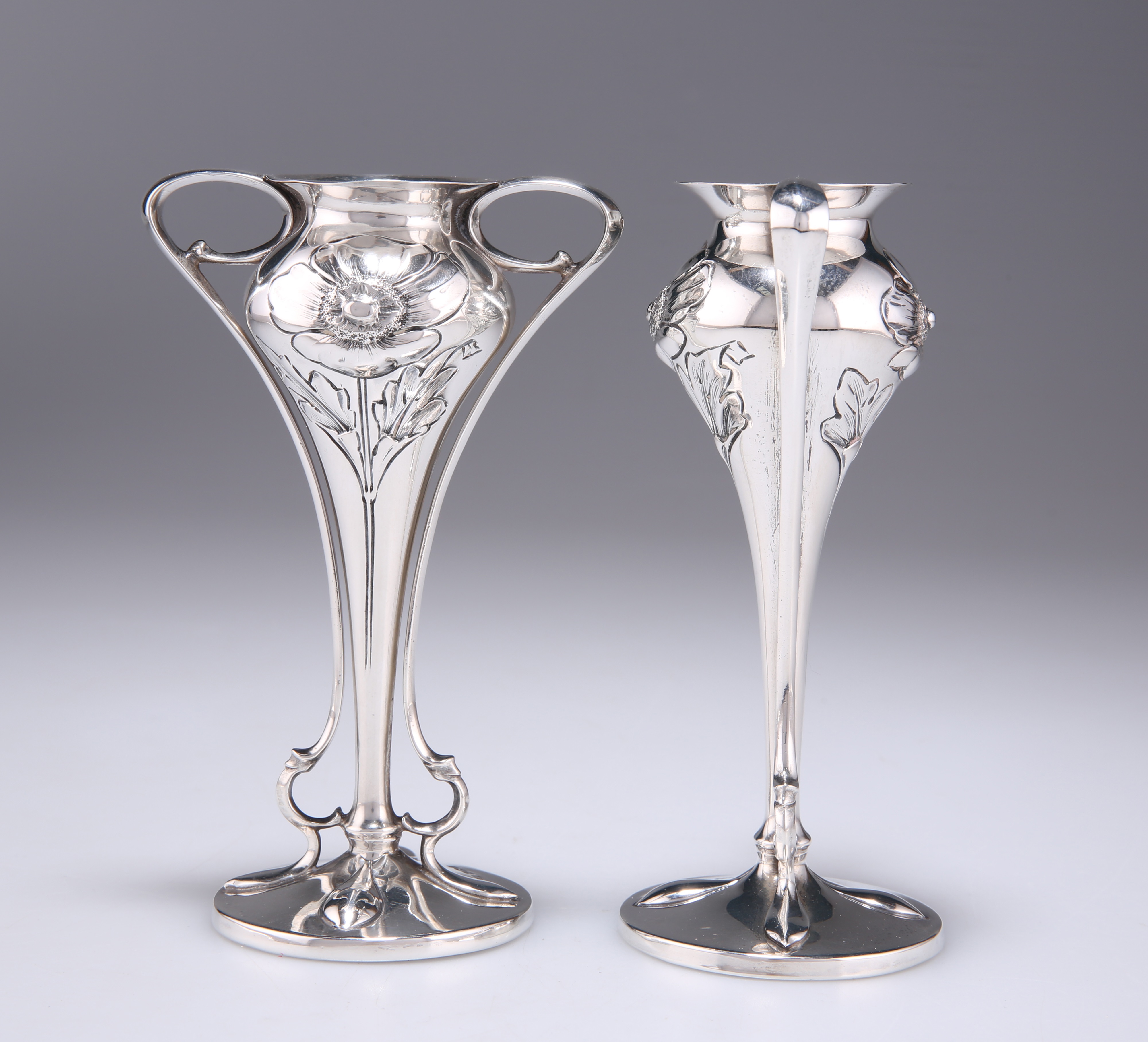 Lot 1061 - A PAIR OF ART NOUVEAU TWIN-HANDLED POSY