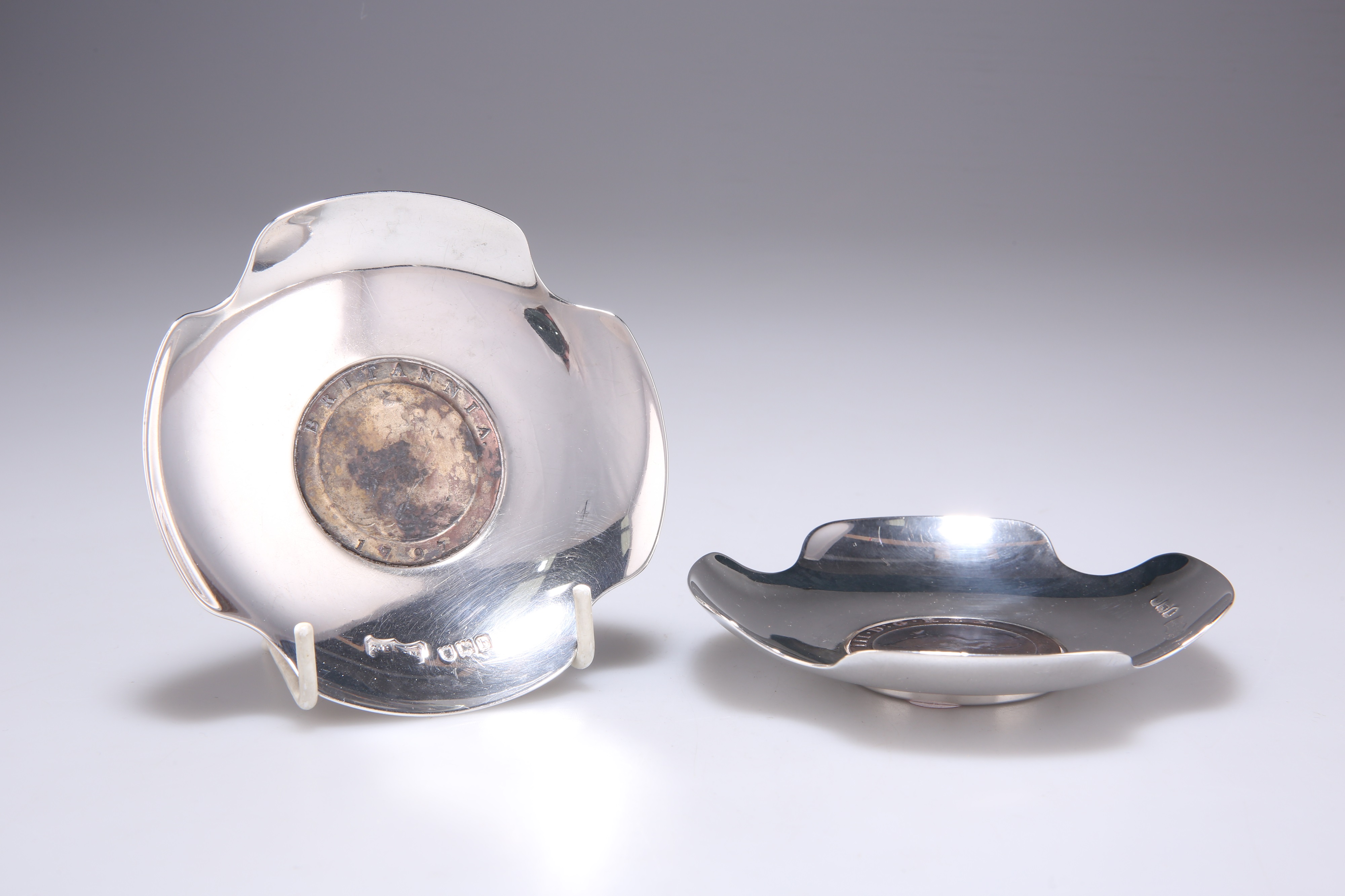 Lot 1176 - A PAIR OF LATE VICTORIAN SILVER 'CARTWHEEL